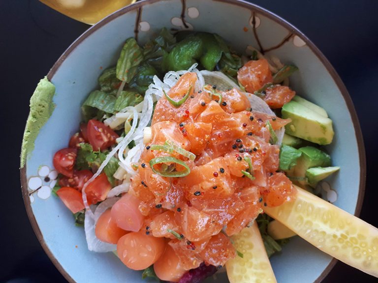 Où manger des poke dans la Petite Italie? Voici 3 adresses parfaites ...